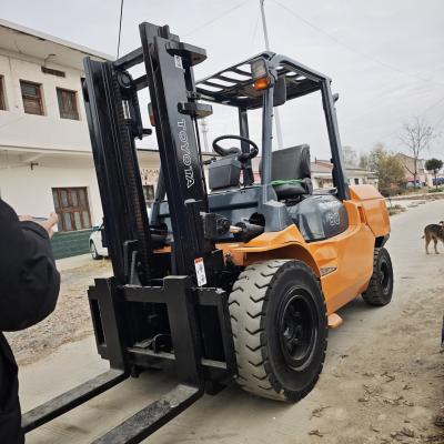 China For Sale Used LPG Toyota Forklift Lifting 4.0 4.5 Meters 2 Stages Side Shift Capacity 5ton Liquid Propane Gas Engine for sale
