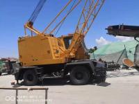China Red 110KW 2100RPM Full Rotary 40T Tire Mounted Crane for sale