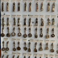 China Nickle free Coating Zipper Puller Metal PHAs For Bags Apparel for sale