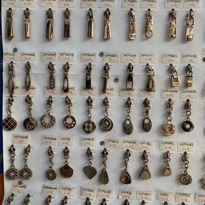 China Nickle free Coating Zipper Puller Metal PHAs For Bags Apparel for sale