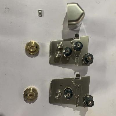 China Custom Metal Garment Machine Parts 6 Year Lifespan for Bag Belt Sewing for sale