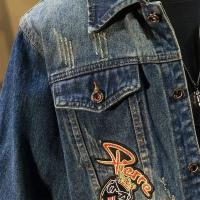 China Blue Washed Fabric Hem mens denim jacket wholesale Embroidered Youth Trend Custom (JK558) for sale