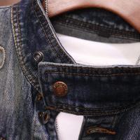 China Blue Washed Windproof mens denim jacket wholesale Embroidered Youth Trend Custom (JK528) for sale