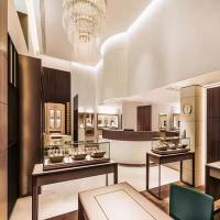 China Modern Wood & Glass Jewelry Display Furniture for Luxury Boutique for sale
