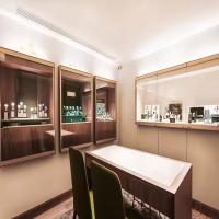 China Modern Wood & Glass Jewelry Display Furniture for Luxury Boutique for sale