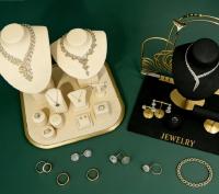 China Luxury Beige & Black Velvet Jewelry Display Set, Complete Bust Mannequin & Holder Kit with Gold Base for sale