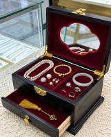 China Elegant Large Capacity Jewelry Case, Mini Portable Design, Anti-Tarnish Soft Lining for sale