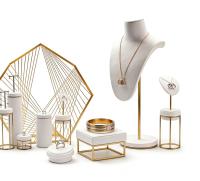 China Luxury White Gold Jewelry Display Set LED Custom Velvet Metal Jewelry Stand for High-End Jewelry Boutique (Durable High Quality) for sale