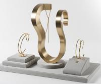 China Modern Durable High Quality Jewelry Display Stand Set Gray Velvet Gold Metal Frame for Retail Shop for sale