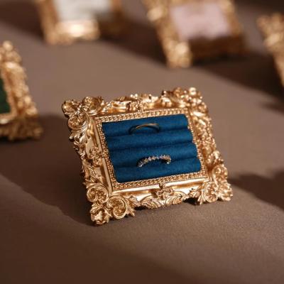 China Gold Wedding Band Ring Holder Vintage Style Jewelry Display Diamond Holder Photography Prop for sale