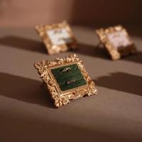 China Gold Wedding Band Ring Holder Vintage Style Jewelry Display Diamond Holder Photography Prop for sale