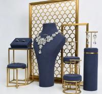 China Elegant Modern Jewelry Display Kit with Luxury Velvet Stand for High-End Jewelry Boutique for sale