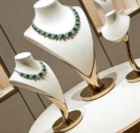 China Elegant Abstract Bust Jewelry Display Holder, Velvet Jewelry Organizer for High-End Necklace Retail for sale