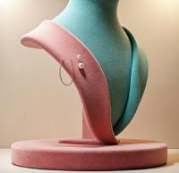 China Luxury Artistic Streamline Necklace Bust Display Stand, High-End Velvet Jewelry Holder for Pendant & Chain for sale