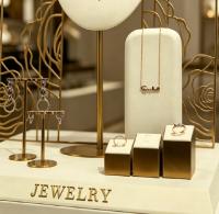 China Elegant Modern Artistic Jewelry Display Kit Luxury Stand for High-End Jewelry Boutique for sale