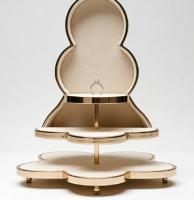 China Custom Luxury Rotating Jewelry Display Case, Premium Gold Frame Velvet Display Stand for Engagement Ring for sale