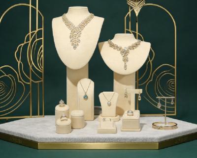 China Museum-Grade Jewelry Display Kit with Custom Velvet Stand Set and Oriental Gold Metal Screen for Luxury Retail for sale