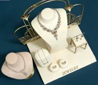 China Luxury Chinese Style Beige Velvet Jewelry Display Set with Necklace Bust and Gold Metal Frame for High-End Retail for sale