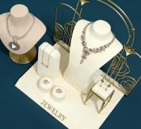 China Luxury Chinese Style Beige Velvet Jewelry Display Set with Necklace Bust and Gold Metal Frame for High-End Retail for sale