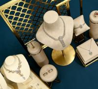 China Luxury Beige Velvet Jewelry Display Set, Necklace Bust with Gold Scale Metal Screen for High-End Jewelry for sale