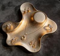 China Jewelry Display Stand with Custom Gold Plated Metal Tray and Velvet Insert for Luxury Jewelry Retail for sale