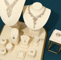 China Elegant Jewelry Display Props Premium Velvet Necklace Bust Set for Luxury Gemstone Collections for sale