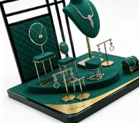 China Luxury Emerald Green Jewelry Display Set, Premium Velvet & Gold Jewelry Showcase for Necklaces, Rings & Earrings for sale
