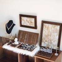 China Jewelry Display Stand Minimalist Jewelry Holder for Modern Jewelry Store for sale
