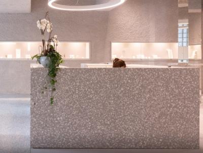 China Minimalist Terrazzo LED Lit Jewelry Reception Desk & Wall Display Case Set High-End Custom Design for Luxury Boutique for sale