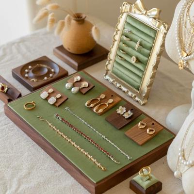 China Velvet Jewelry Display Stand Modern Jewelry Props for Jewelry Store Decoration for sale