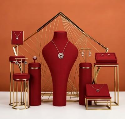 China Luxury Red Velvet Jewelry Display Set, Gold Metal Jewelry Props for High-End Jewelry for sale