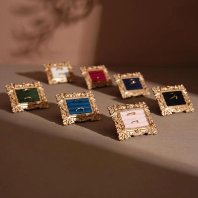 China Foldable Portable Jewelry Display Stand Decor Engagement Gift for Jewelry Store for sale
