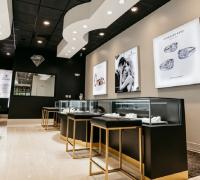 China Black & Gold Jewelry Store Interior Design, Complete Turnkey Fixture Package with Linear Showcase Counters for sale