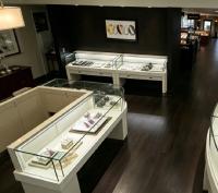 China Modern Black & White Jewelry Store Interior Design, Complete Turnkey Fixture Package with Linear Showcase Counters for sale