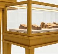 China Luxury Gold Minimalist Jewelry Display Set, Complete Turnkey Showcase with Pedestal & Counter for sale