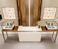 China Modern Luxury Jewelry Display Desk with LED Lighting Durable & Easy Clean White & Gold Glass Showcase for Retail for sale