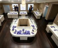 China Modern White Textured Oval Jewelry Store Interior Design, Complete Turnkey Fixture Package with Central Island Showcase for sale