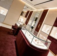 China Luxury Burgundy Velvet LED Jewelry Store Showroom Interior Design Complete Turnkey Fixture Package Curved Display Counters Wall for sale