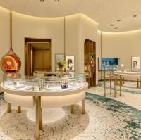 China Luxury Beige Curved & Gold Jewelry Store Display Set, Complete Turnkey Fixture Package with LED Lighting & Glass Cases for sale
