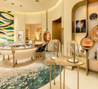 China Luxury Beige Curved & Gold Jewelry Store Display Set, Complete Turnkey Fixture Package with LED Lighting & Glass Cases for sale