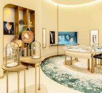 China Luxury Beige Curved & Gold Jewelry Store Display Set, Complete Turnkey Fixture Package with LED Lighting & Glass Cases for sale