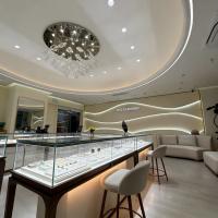 China Luxury Jewelry Store Interior Design Ultra-clear Glass Jewelry Front Cabinet with LED for sale