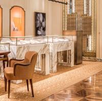 China Customizable Round Jewelry Display Counters with LED Lighting Marble Base & Brass Frame Luxury Store Furniture for Mall for sale