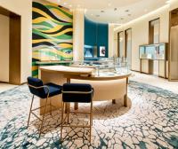 China Luxury Curved Jewelry Display Island, Premium Glass Jewelry Showcase for High-End Jewelry Stores for sale