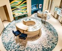 China Luxury Curved Jewelry Display Island, Premium Glass Jewelry Showcase for High-End Jewelry Stores for sale