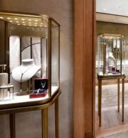 China Luxury Jewelry Showcase with LED Lighting Curved Island & Pedestal Cabinets for Boutique and Shopping Mall for sale