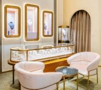 China Modern Luxury Jewelry Display Case & VIP Lounge Set with LED Lighting Customizable Design for Luxury Shopping Malls for sale