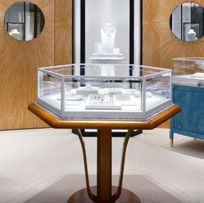 China Modern Curved Tempered Glass & Metal Luxury Jewelry Display Cabinets Freestanding with LED Lighting for Jewelry Mall for sale