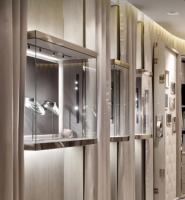 China Modern Curved Tempered Glass & Metal Luxury Jewelry Display Cabinets Freestanding with LED Lighting for Jewelry Mall for sale
