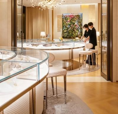 China Luxury Cream & Gold Circular Jewelry Store Interior Design, Turnkey Retail Solution with Ring-Shaped Display Counter for sale